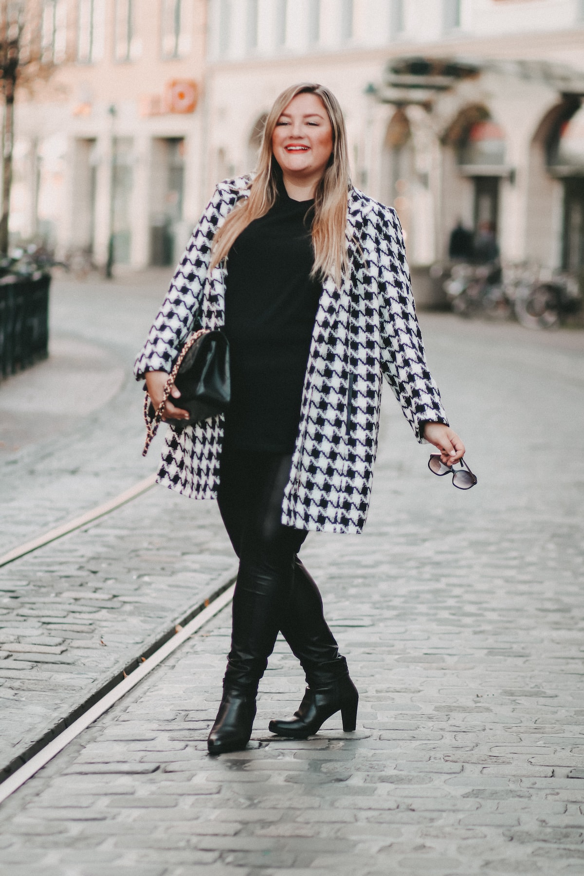 French Streetstyle - Plus Size Look - Theodora Flipper